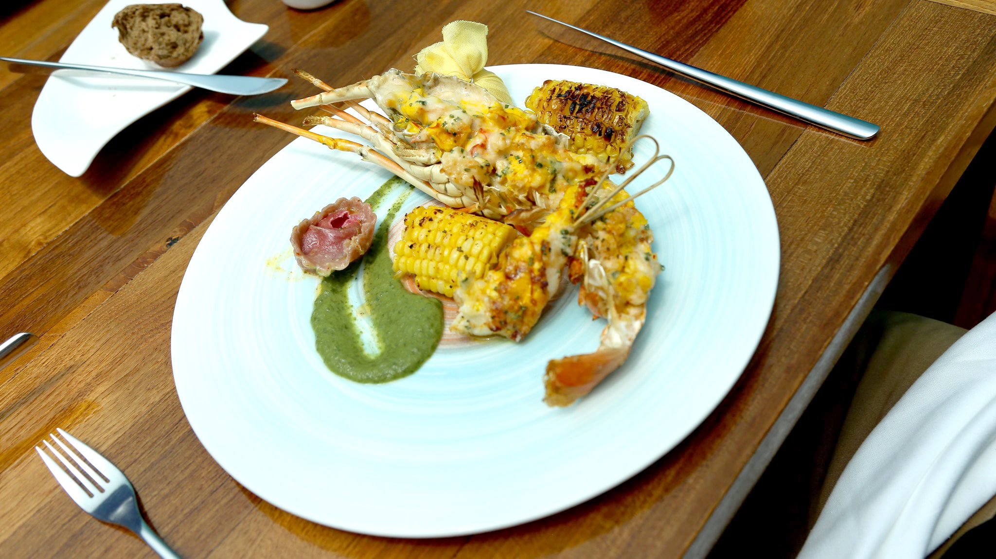 Inside The World's First Undersea Restaurant - Ithaa Undersea ...